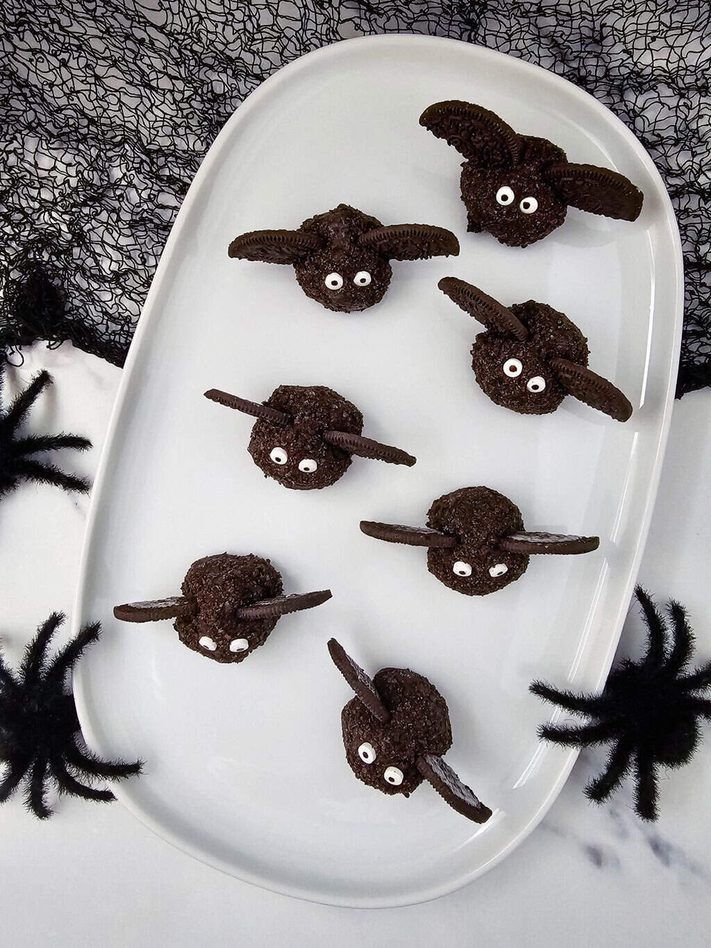 Easy Halloween Bat Oreo Balls (No-Bake, 3 Ingredient Treats) - Cassie ...