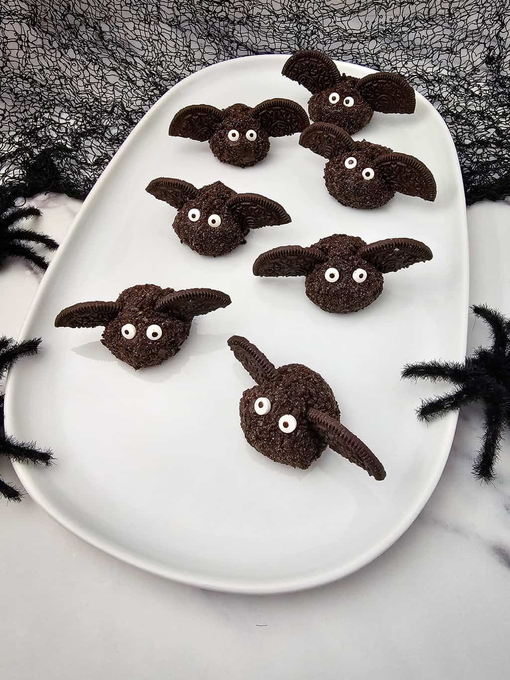 Easy Halloween Bat Oreo Balls (No-Bake, 3 Ingredient Treats) - Cassie ...