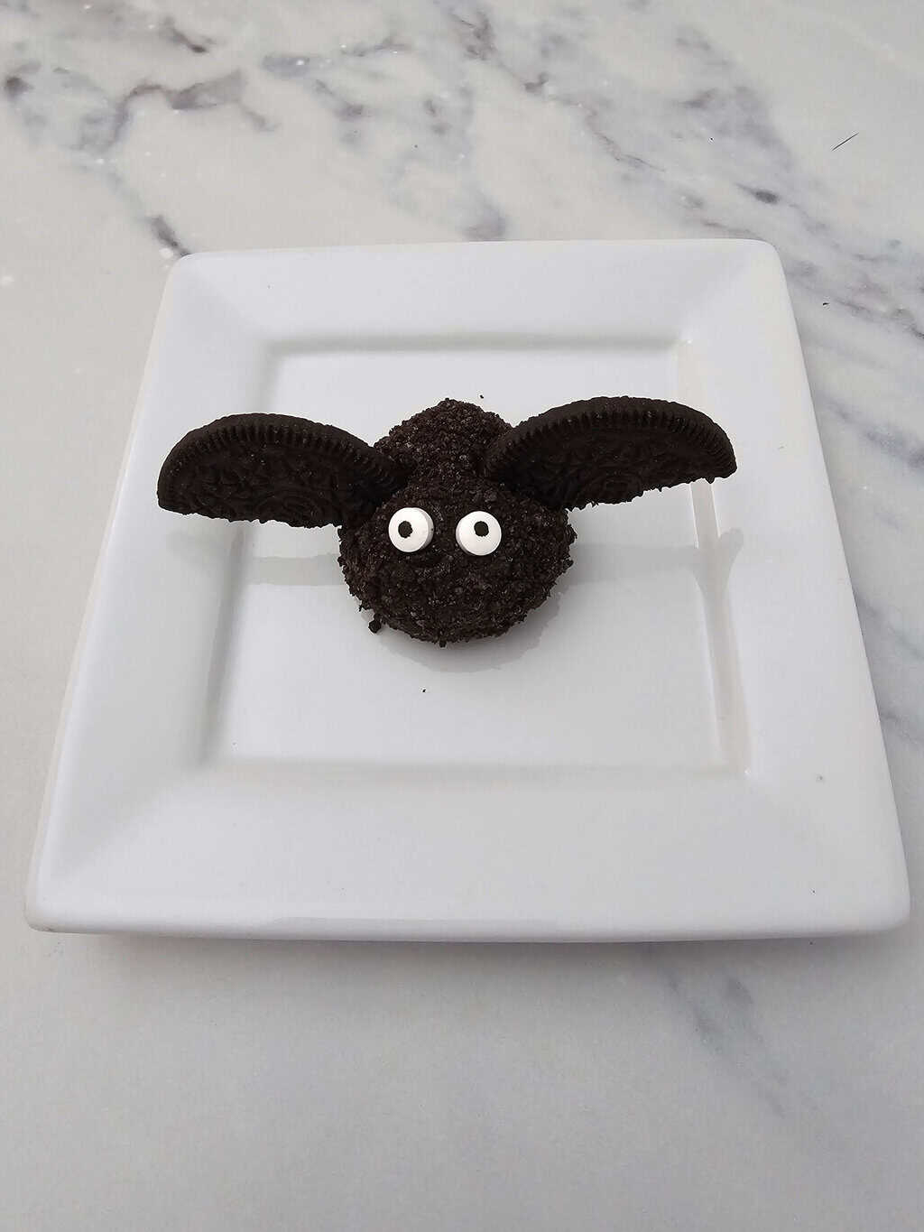 Easy Halloween Bat Oreo Balls (No-Bake, 3 Ingredient Treats) - Cassie ...
